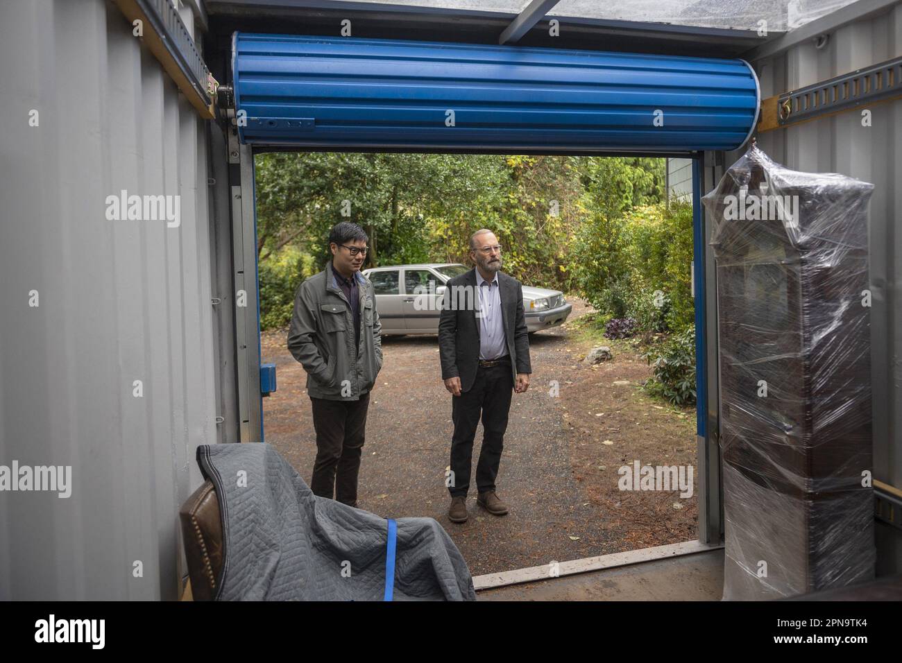 LUCKY HANK, from left: Arthur Keng, Bob Odenkirk, The Clock', (Season 1 ...