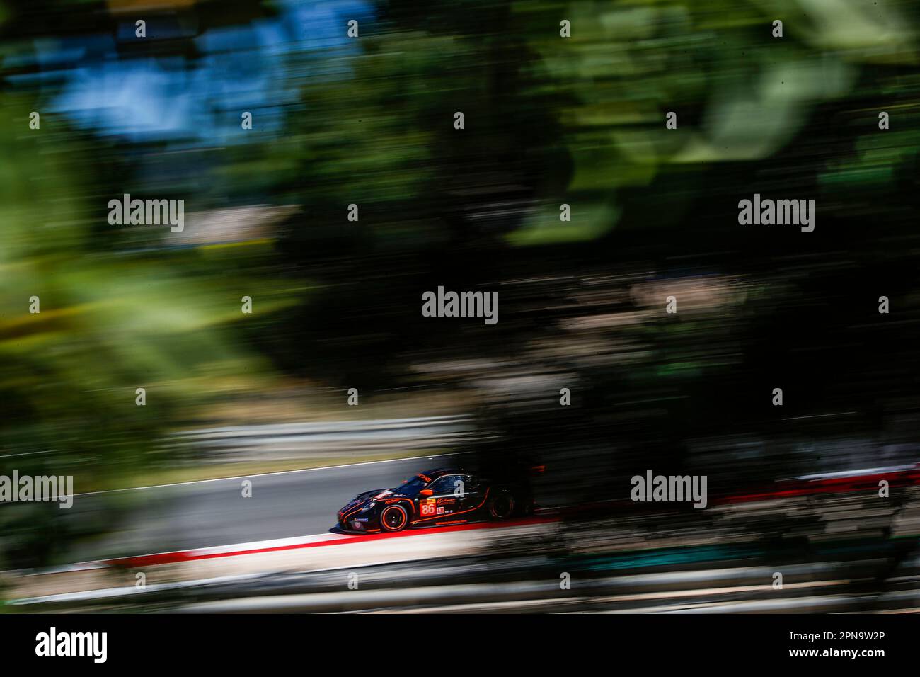 Porsche 911 RSR, GR Racing (#86), Ben Barker (UK), Riccardo Pera (I ...
