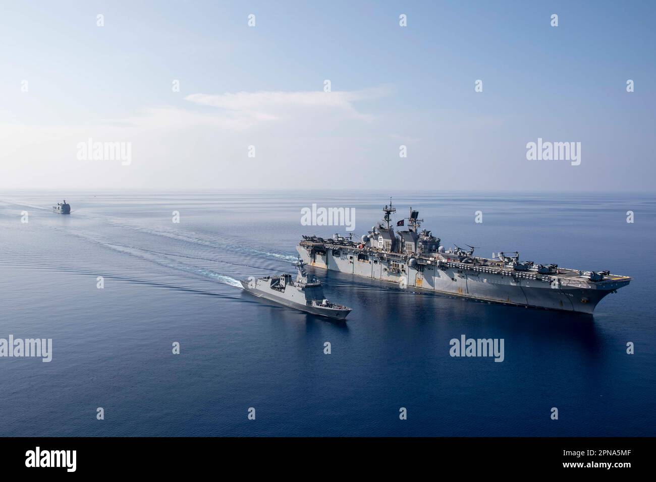 230415-N-VS068-1112 Amphibious assault ship USS Makin Island (LHD 8 ...