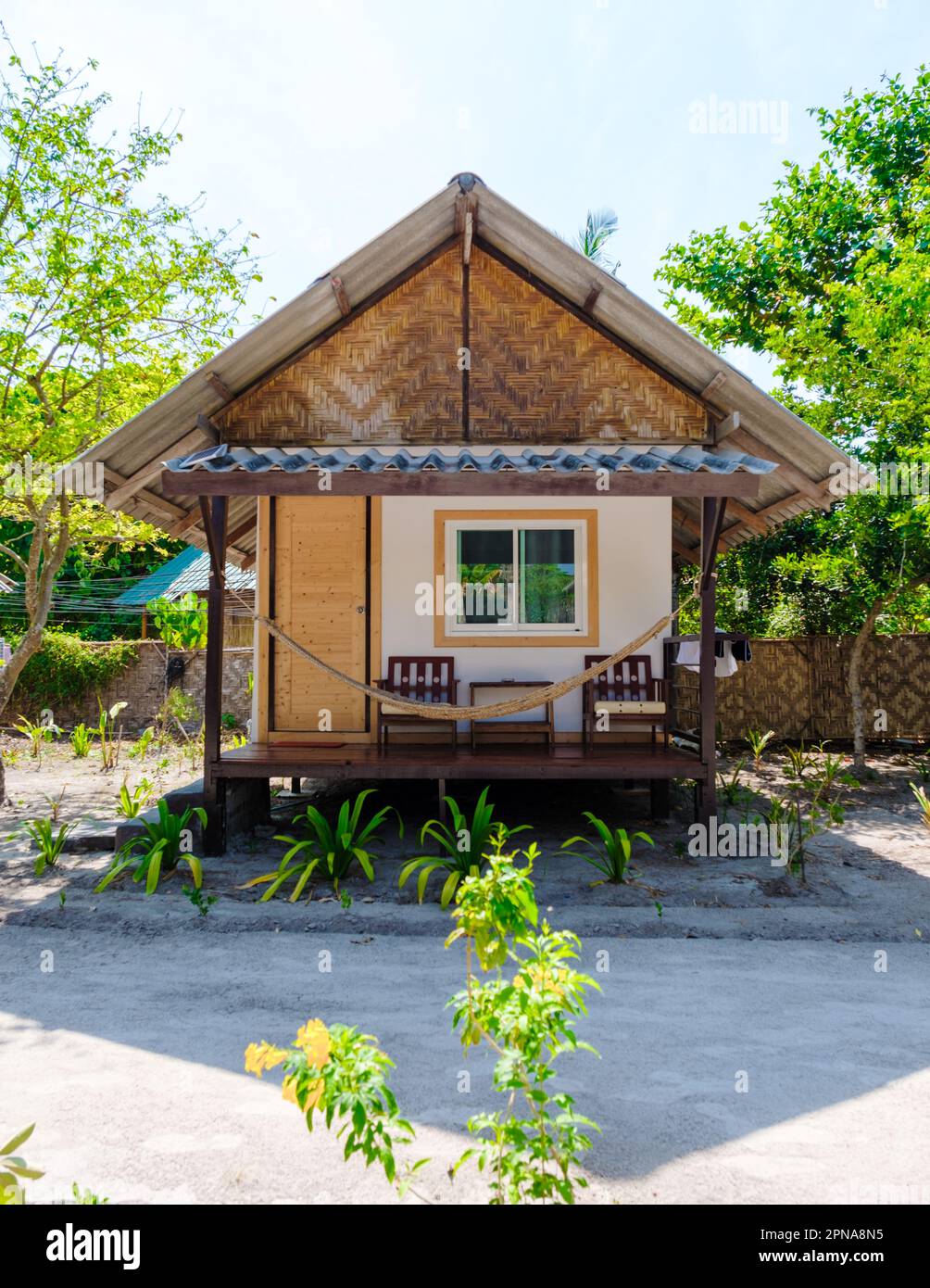 bamboo hut bungalows on the beach in Thailand Stock Photo - Alamy