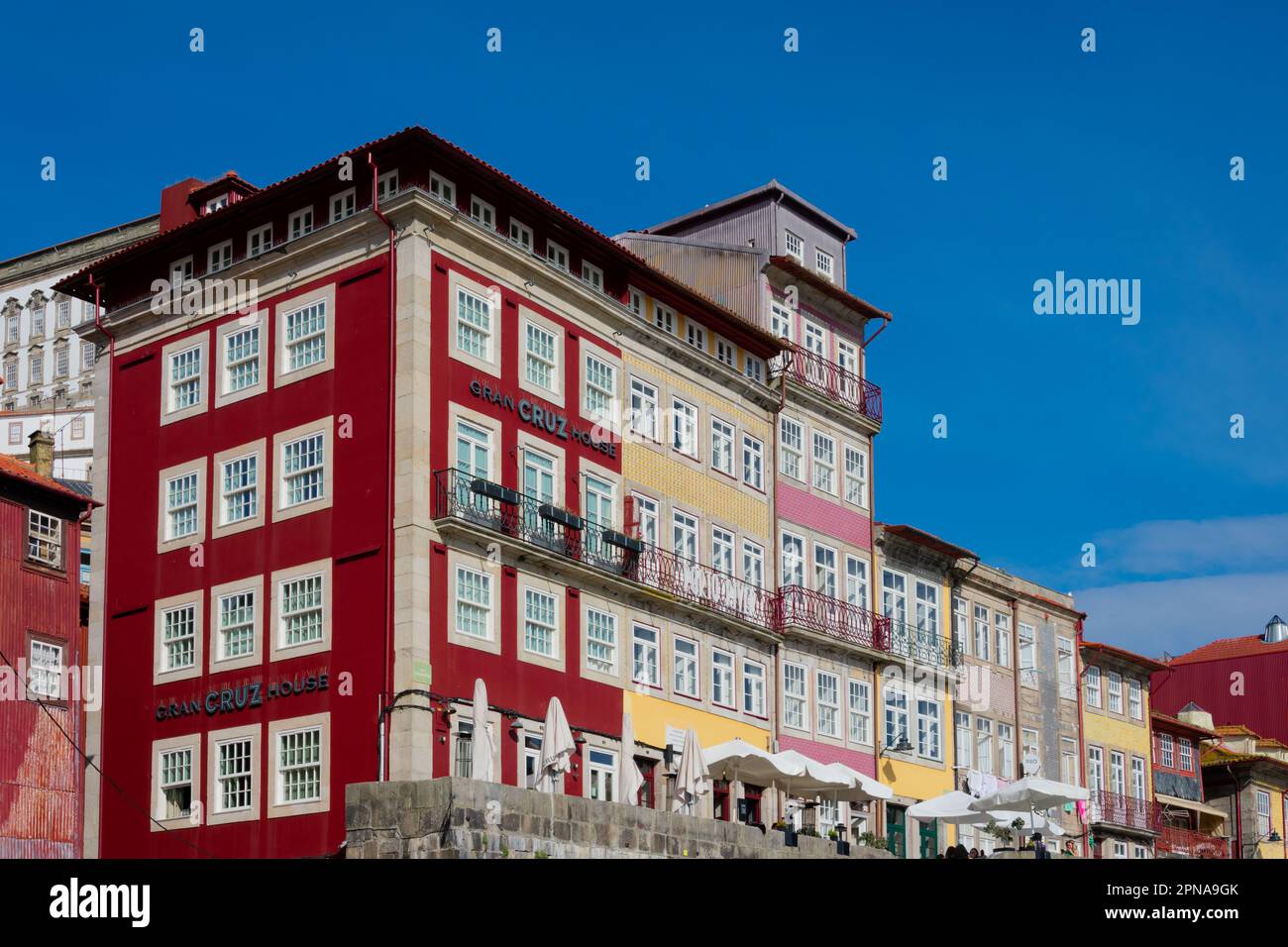 Portuguese building facades hi-res stock photography and images - Alamy