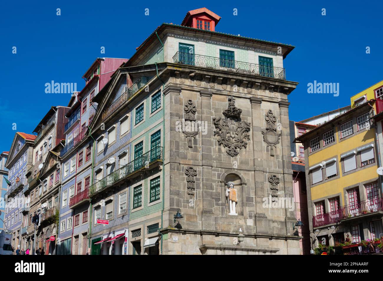 Portuguese style facade hi-res stock photography and images - Alamy