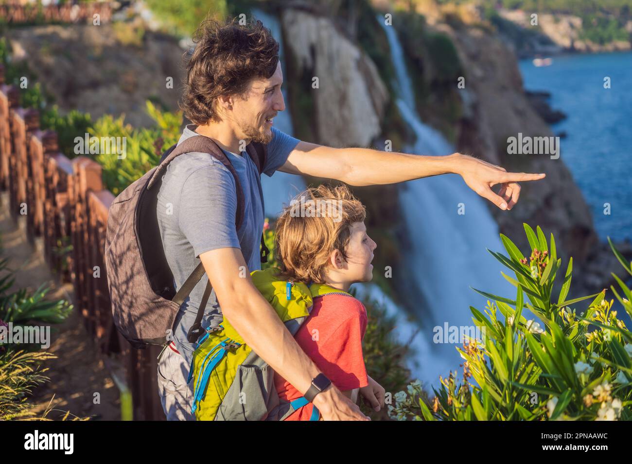 House falling off cliff hi-res stock photography and images - Alamy