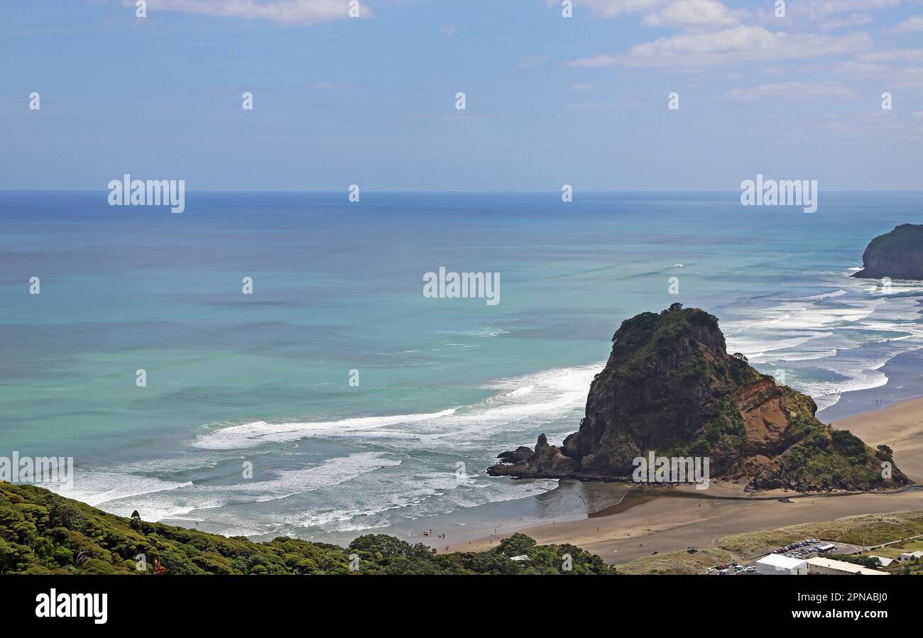 Piha beach new zealand hi-res stock photography and images - Alamy