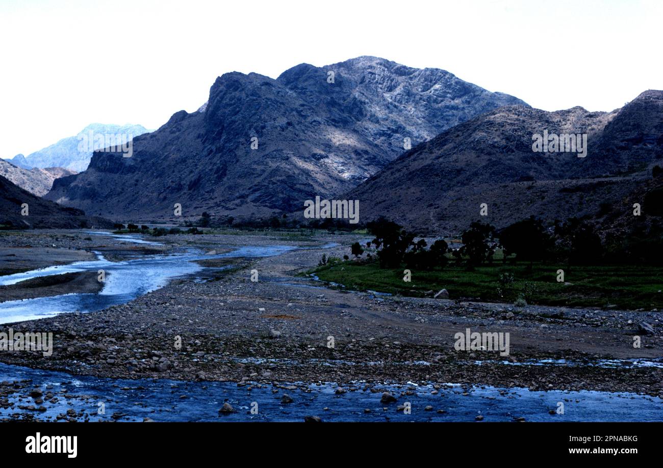 Scenery Sana'a - Hodeidah road, from the highlands to the coast. Yemen ...