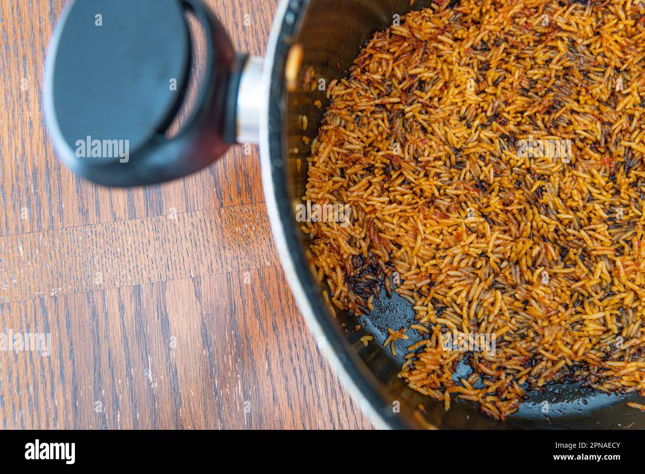 Burnt Nigerian smoky Jollof at the bottom of a pot Stock Photo - Alamy
