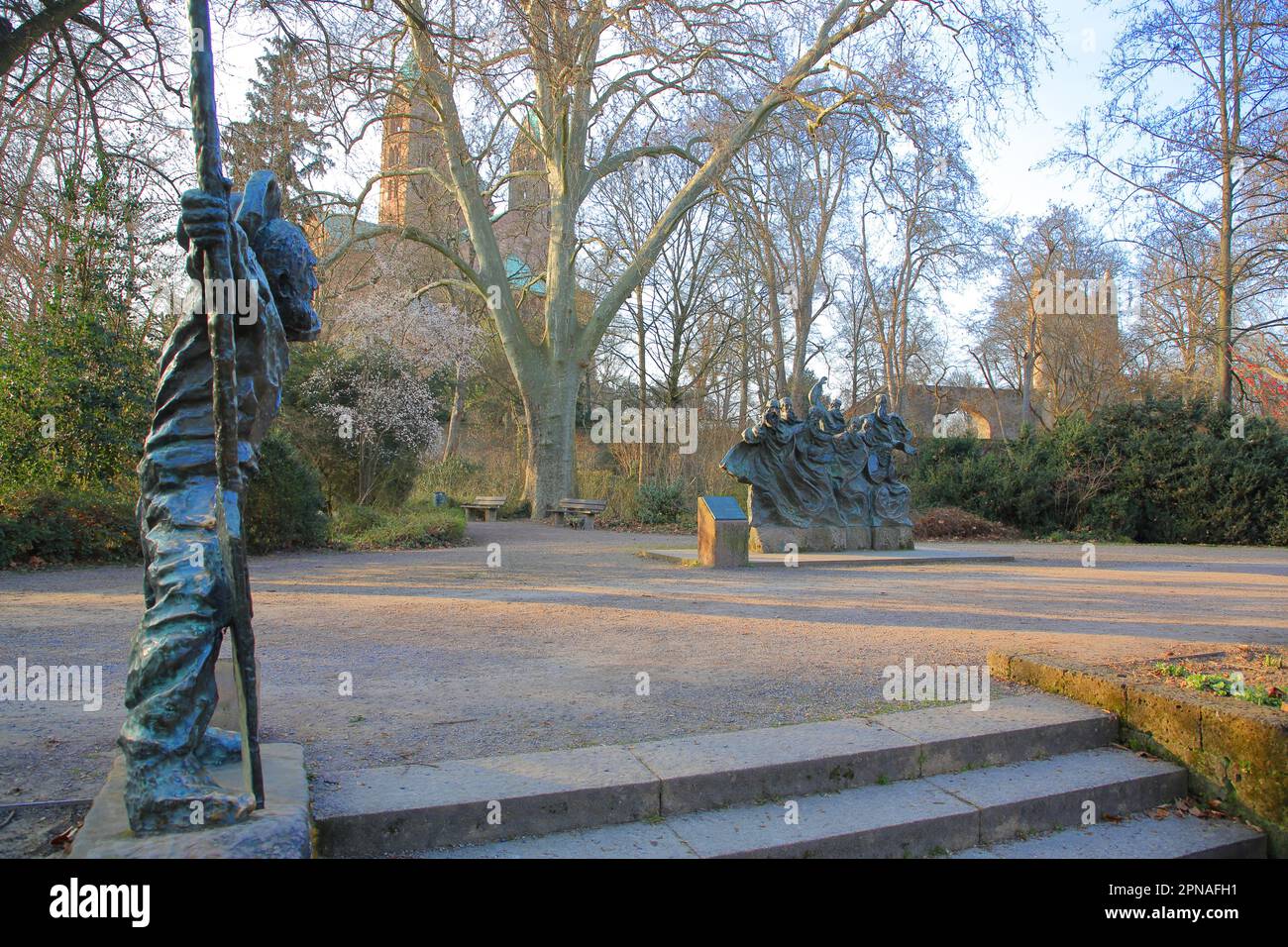 Sculpture Faehrmann hol ueber by Georg Guenther Zeuner 1987, bronze ...