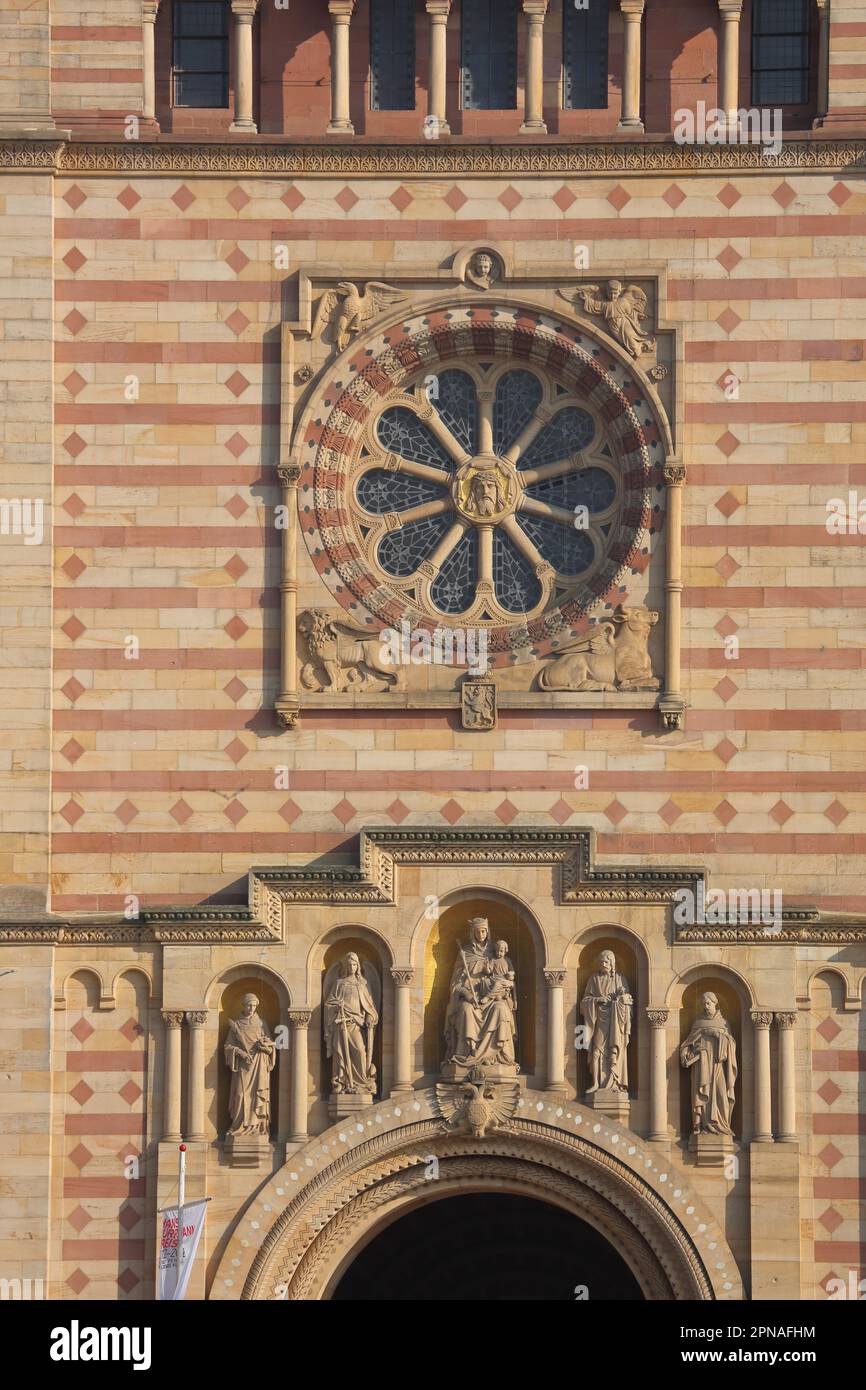 Rosette and figures at the entrance to the Romanesque UNESCO Cathedral ...