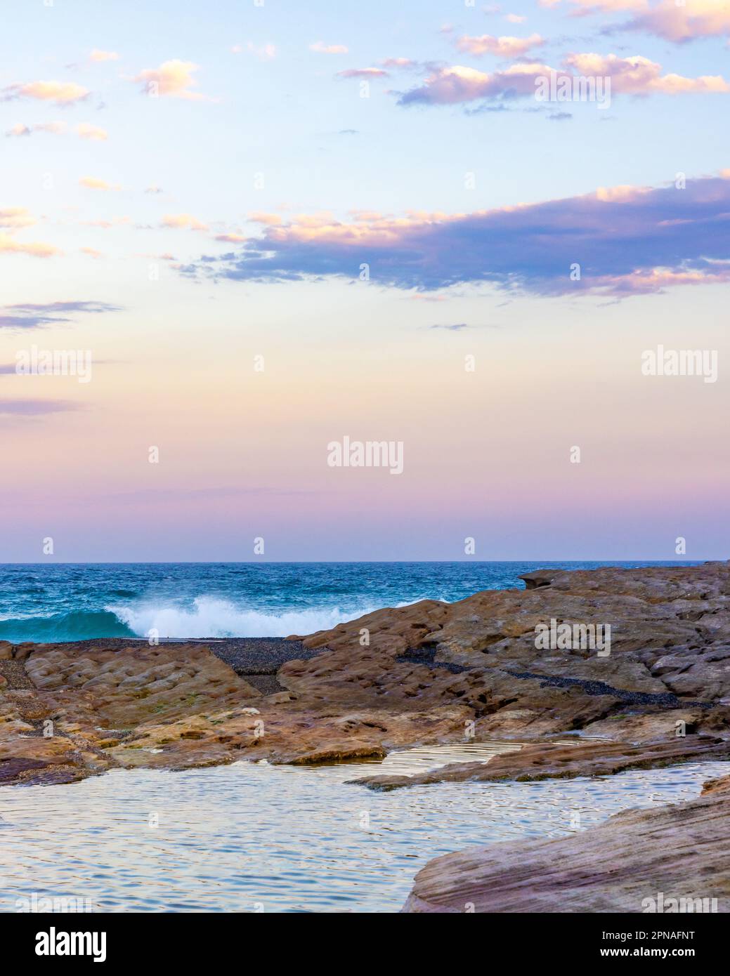 Golden hour at South Curl Curl rock pools, ocean swimming pools Stock ...