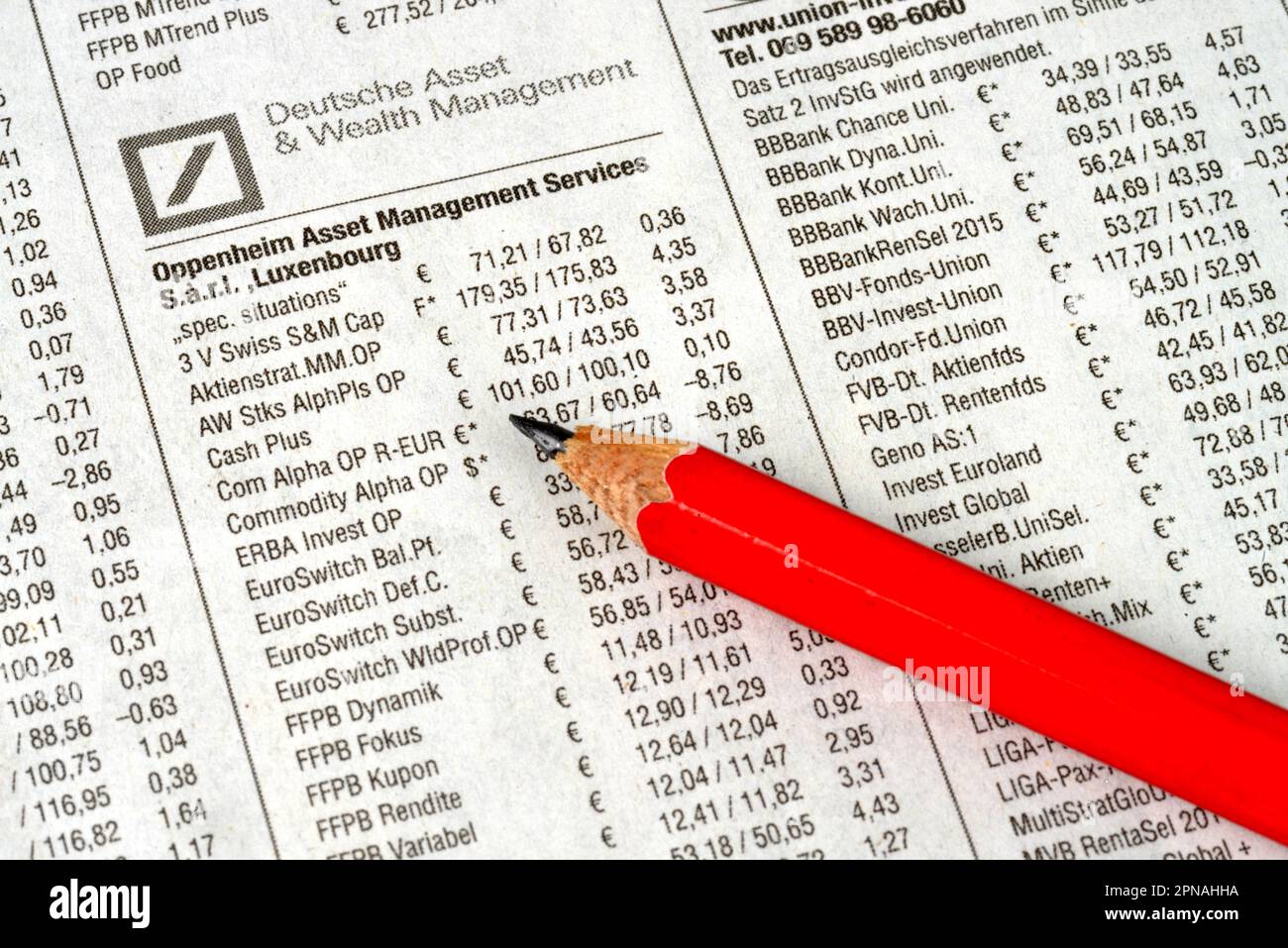 Daily newspaper, stock market section, funds, Deutsche Asset & Wealth ...
