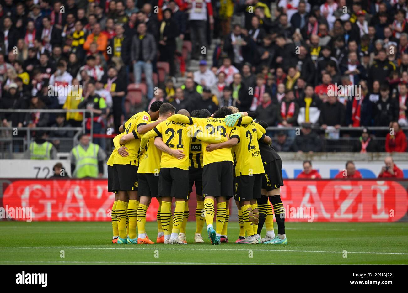 Team building, team circle, Borussia Dortmund BVB, Mercedes-Benz Arena ...