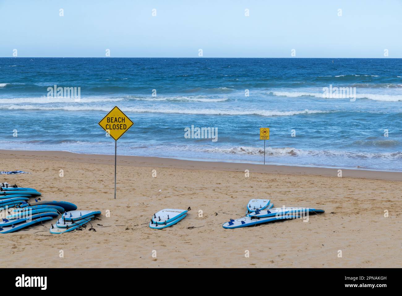 Beach closed sign. Manly Beach, Sydney Northern Beaches Stock Photo - Alamy