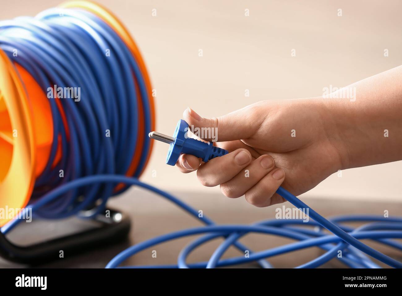 Hand holding cable reel hi-res stock photography and images - Alamy