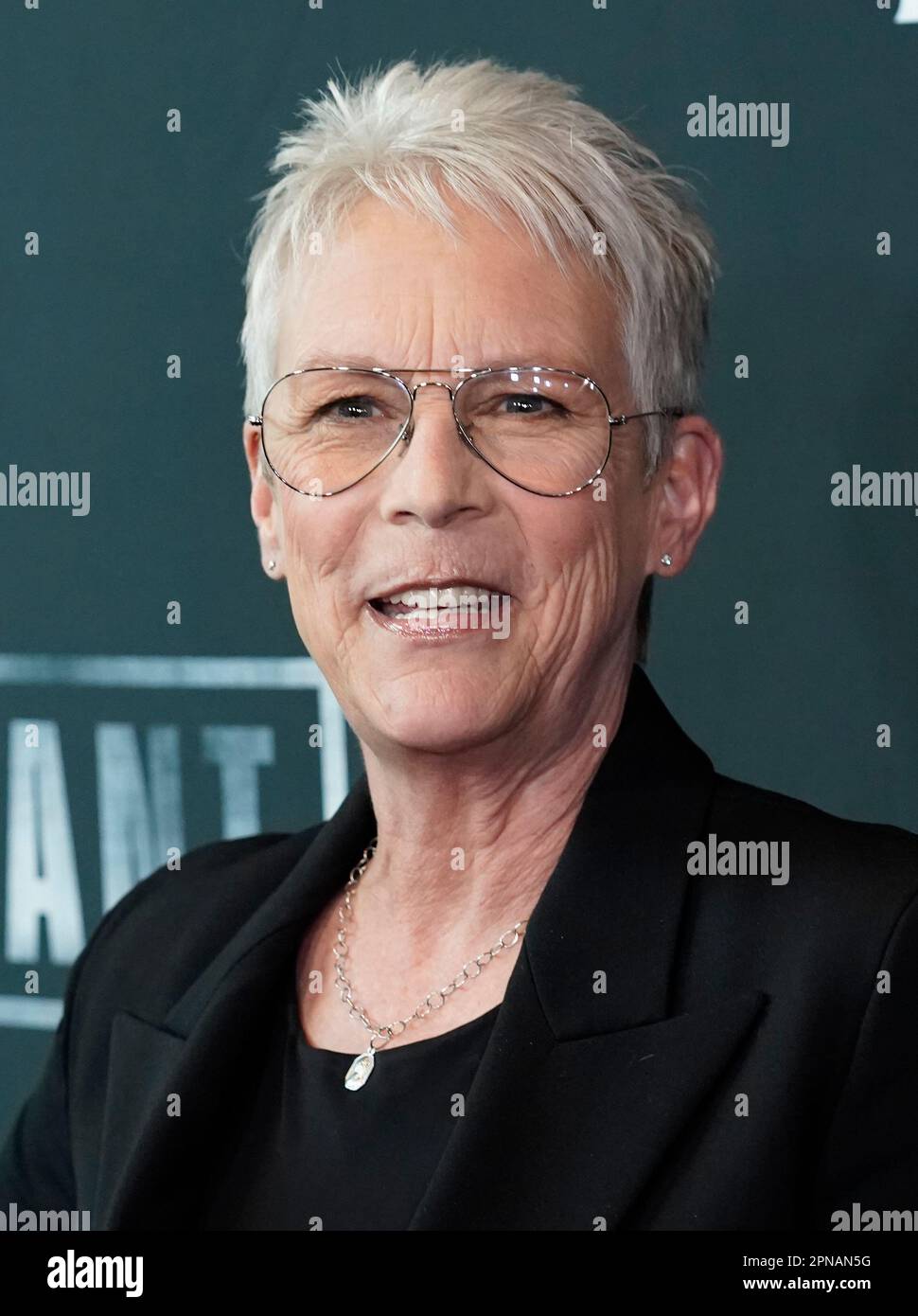 Jamie Lee Curtis poses at the premiere of the film "The Covenant ...