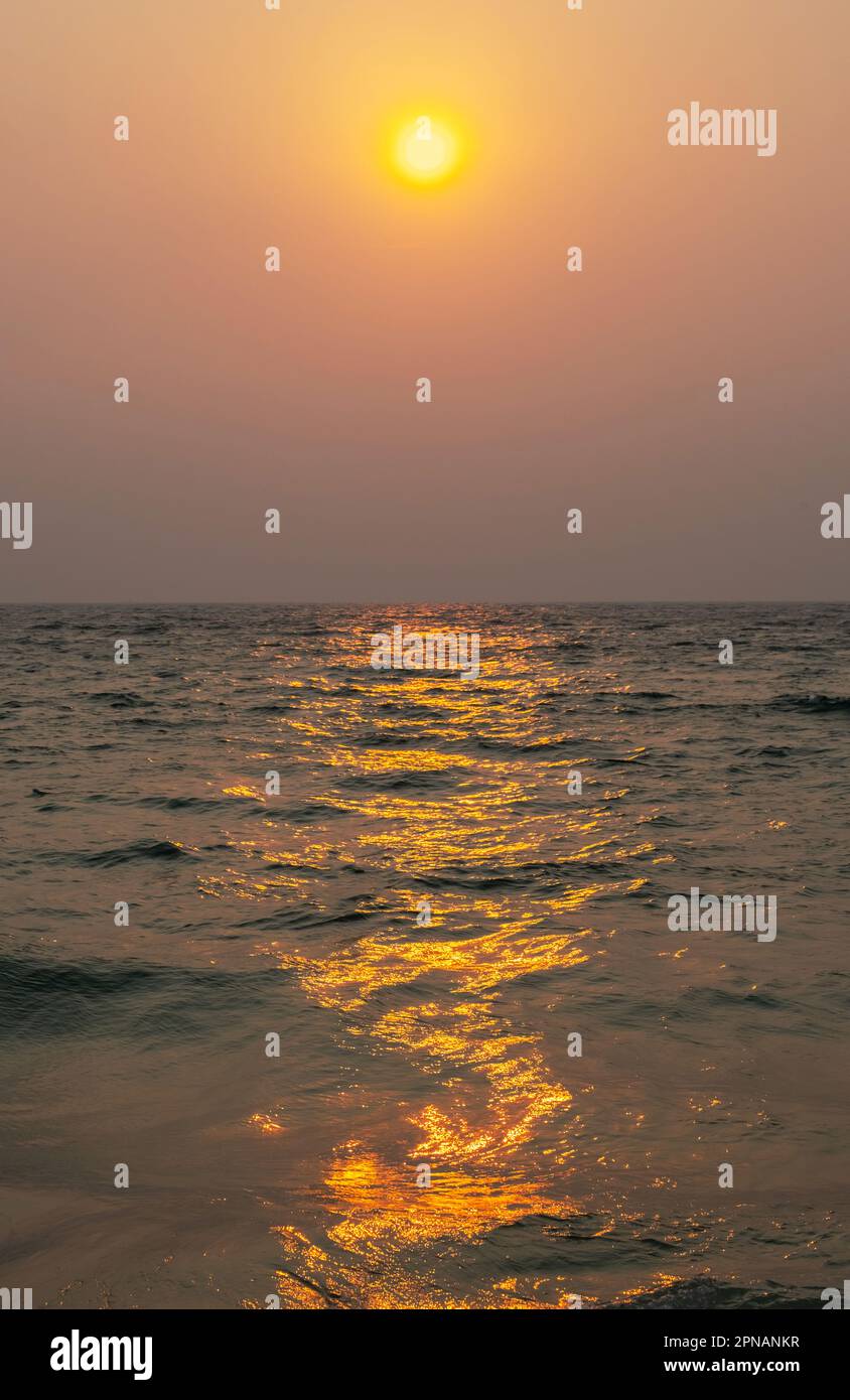 Sundown reflected on ocean surface. Inspiration summertime background ...