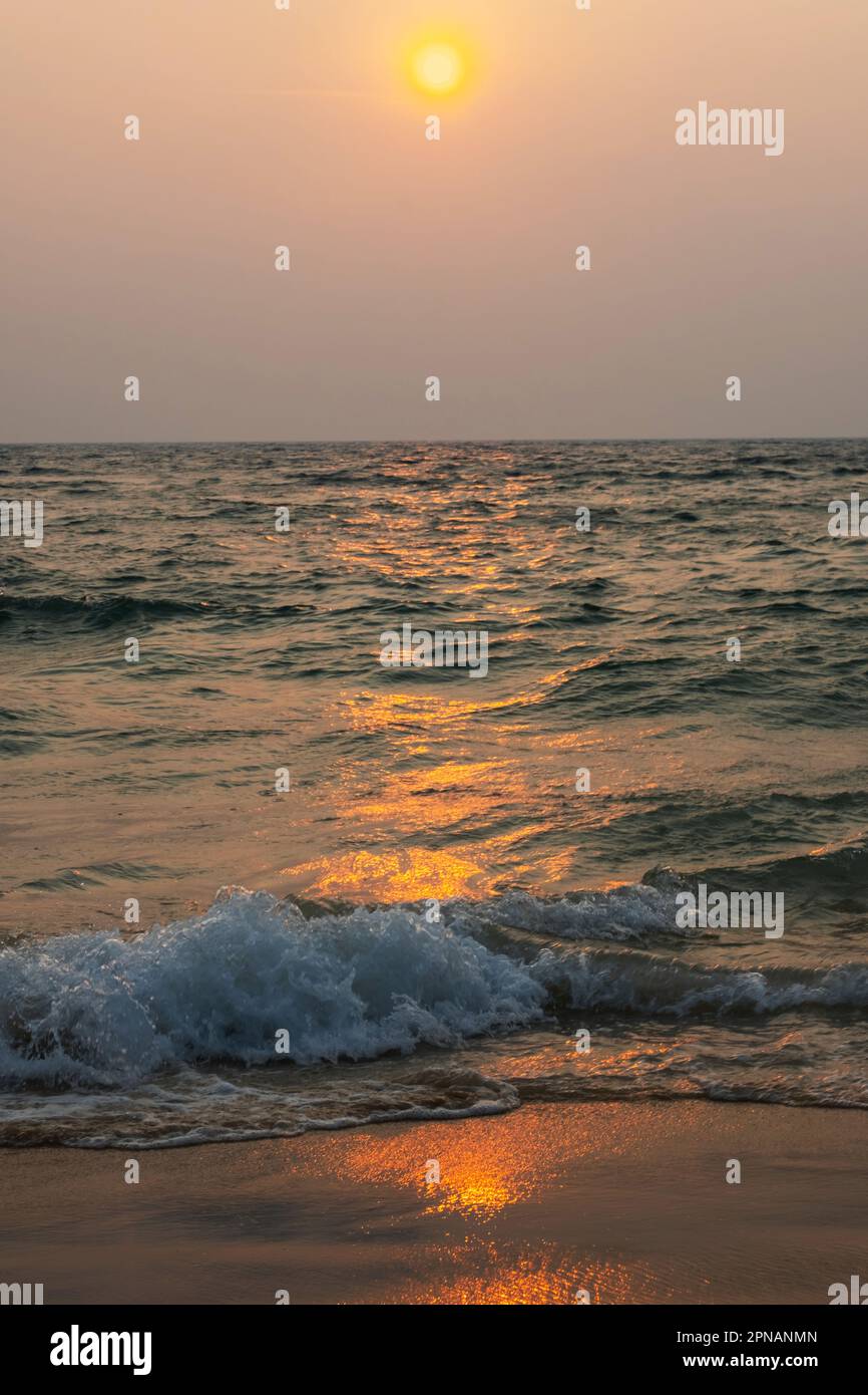 Sundown reflected on ocean surface. Inspiration summertime background ...