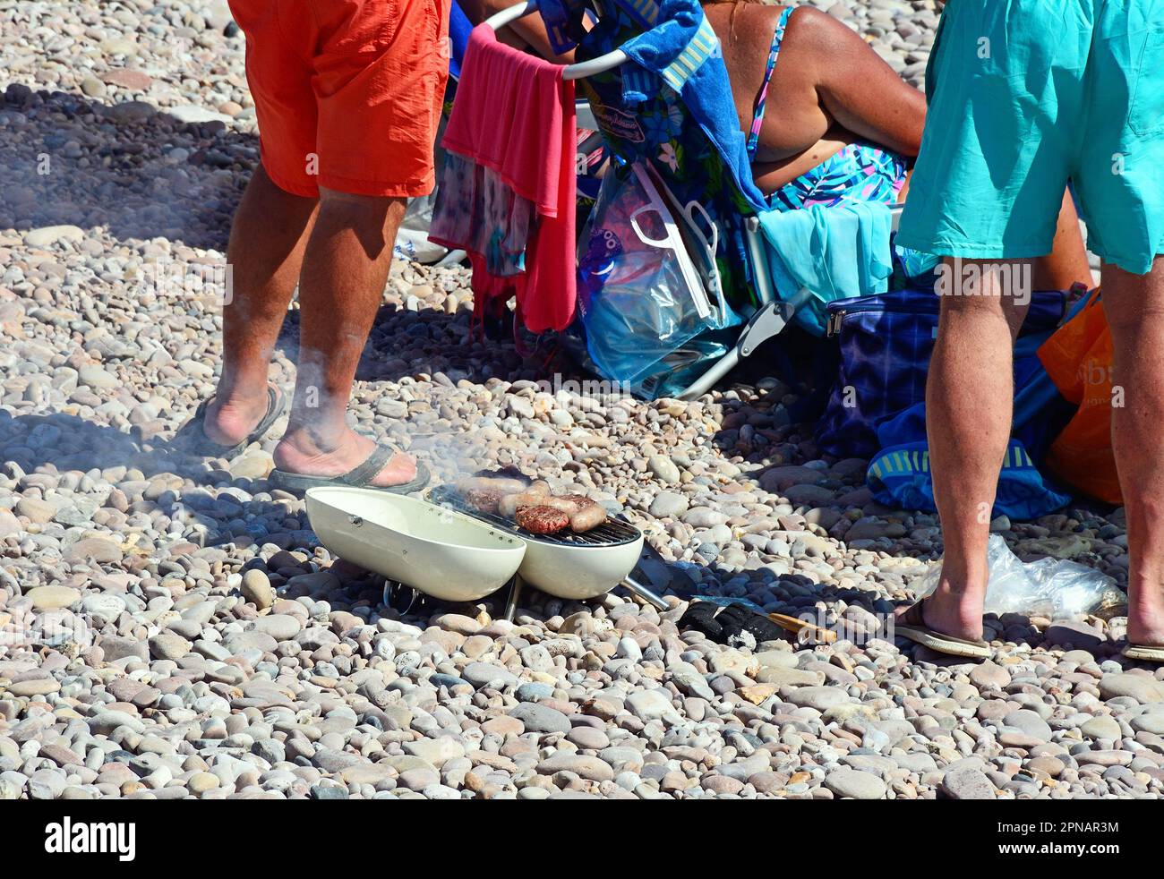British people cooking on the beach hi-res stock photography and images ...