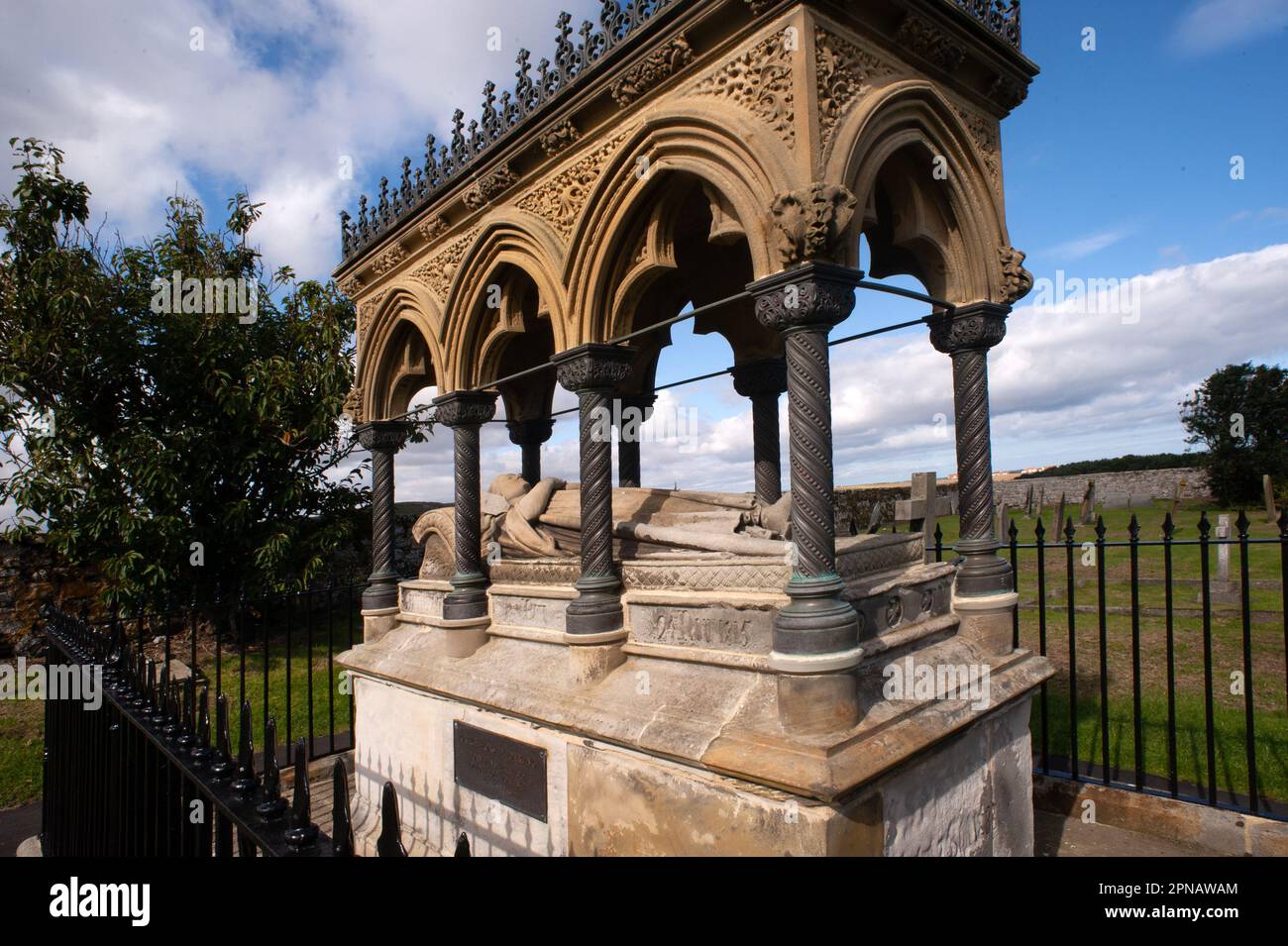 Grace Darlings Tomb outside St Aidans Church, Bamburgh, Northumberland ...