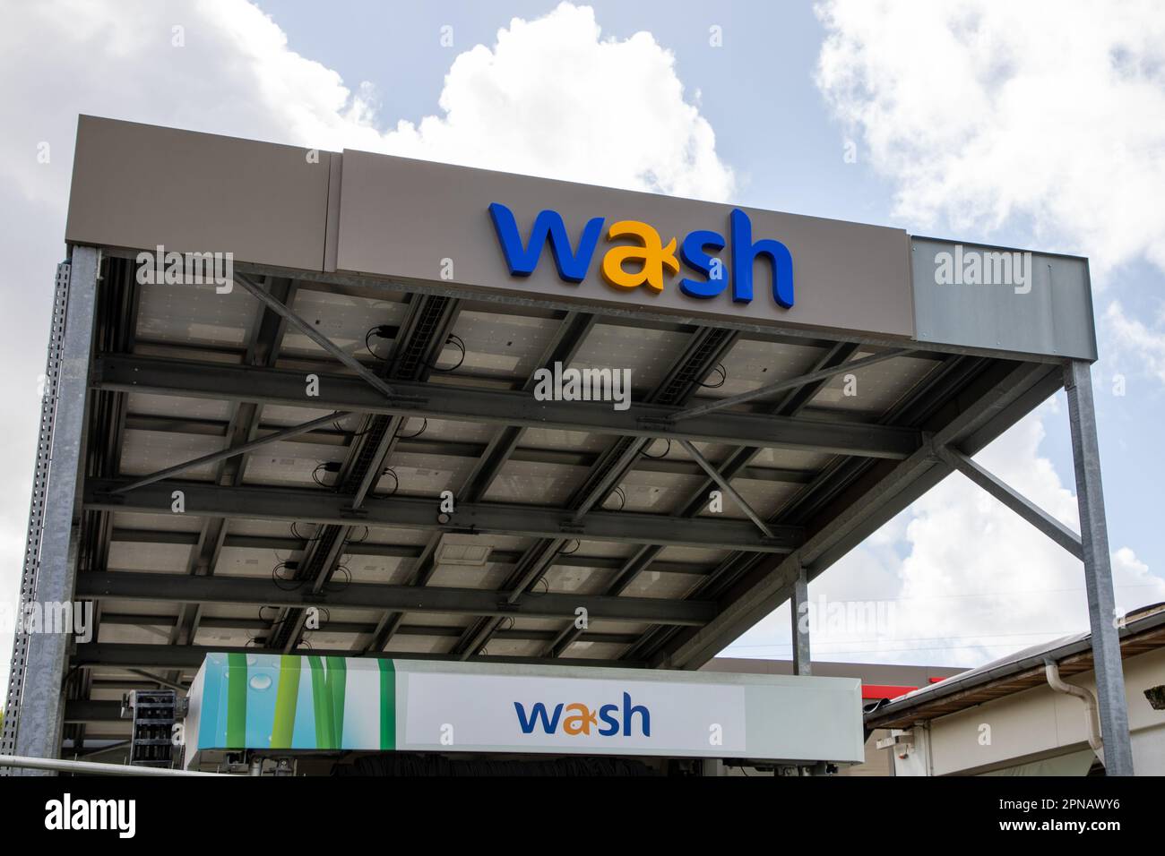 Bordeaux , Aquitaine France - 04 12 2023 : total wash Automatic car ...