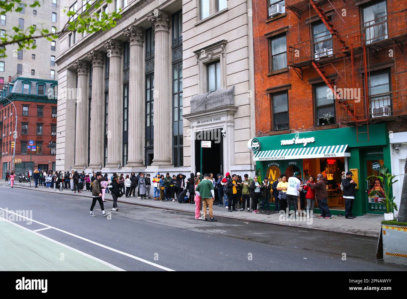 Lewis hamilton burger hi-res stock photography and images - Alamy