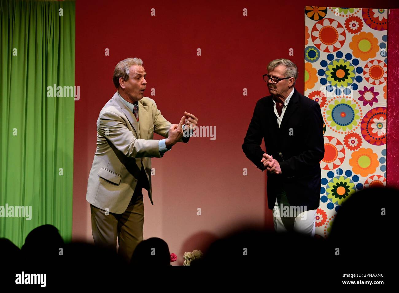 Dirk Neumann und Carsten Linke in dem Bühnenstück HERRICHT & PREIL IM ...