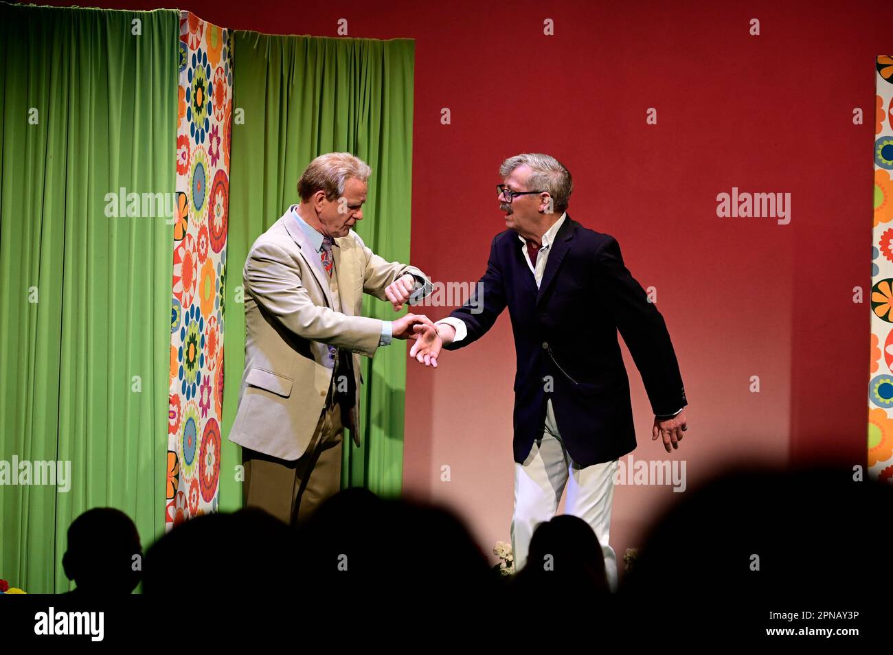 Dirk Neumann und Carsten Linke in dem Bühnenstück HERRICHT & PREIL IM ...