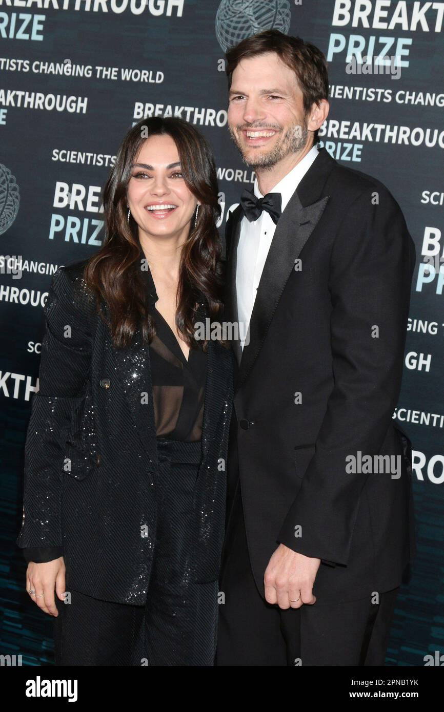 Mila kunis ashton kutcher 2023 hi-res stock photography and images - Alamy