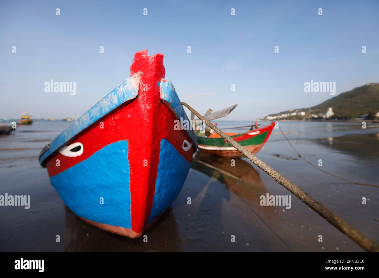 Hang Dua Bay, fishing boat arriving on the beach with the catch of the ...