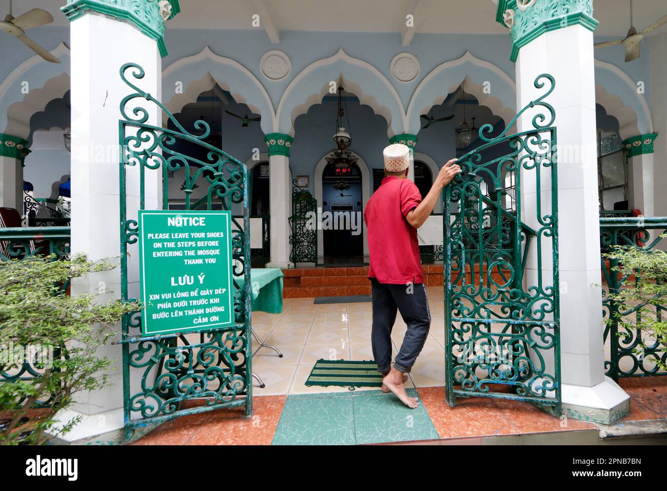 Cholon mosque vietnam hi-res stock photography and images - Alamy
