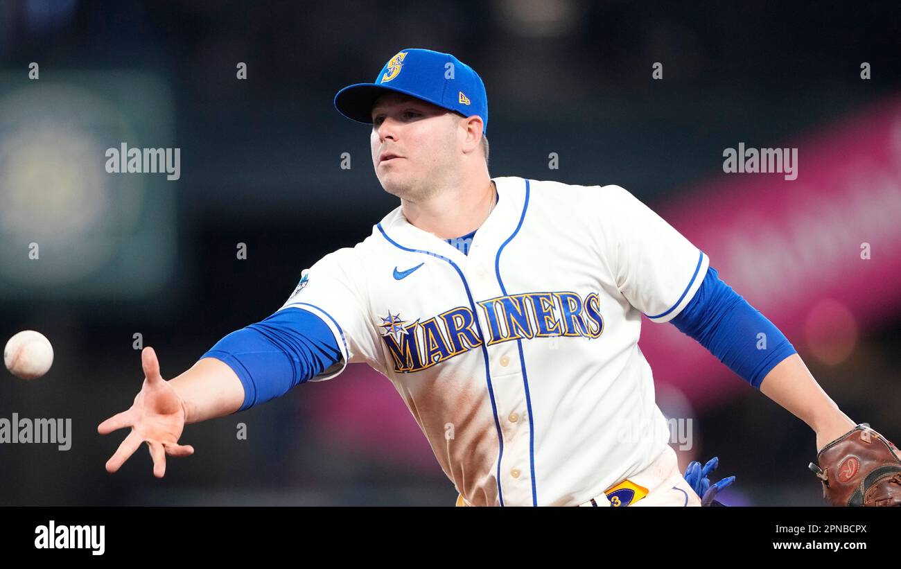 Seattle Mariners first baseman Ty France makes a play against the ...