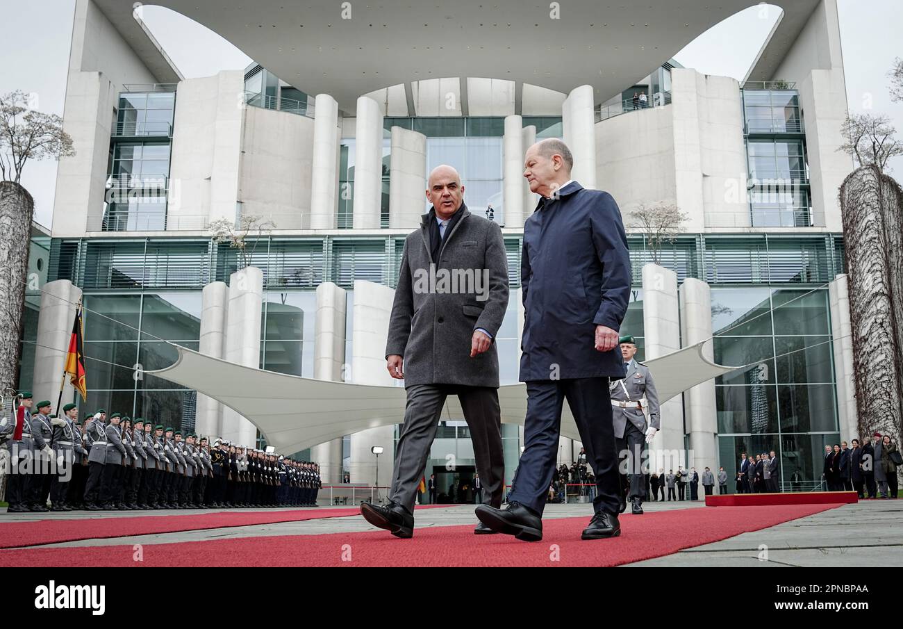 Berlin, Germany. 18th Apr, 2023. German Chancellor Olaf Scholz (r, SPD ...