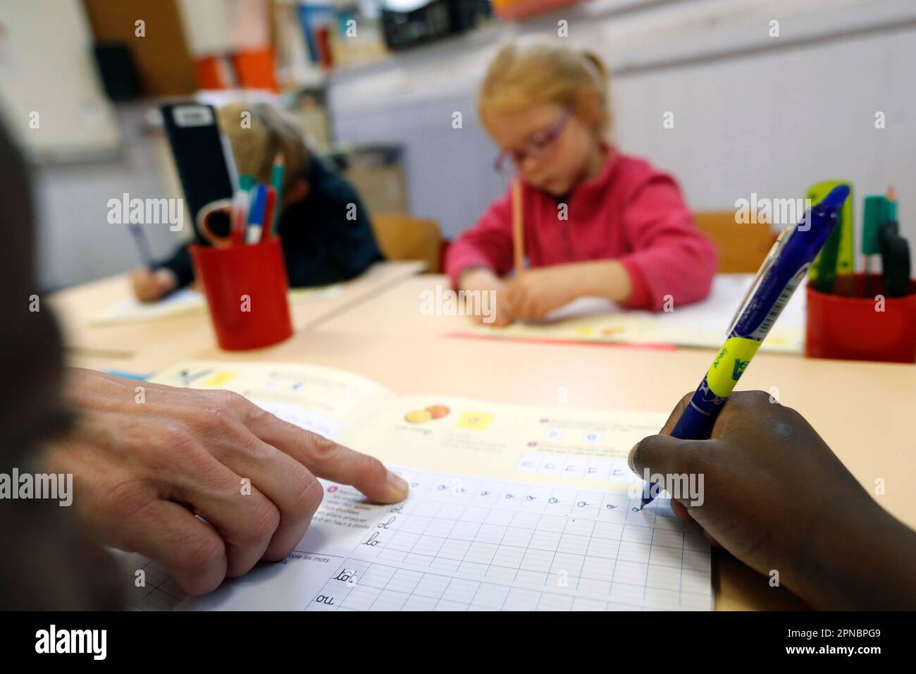 School pupils writing hi-res stock photography and images - Alamy