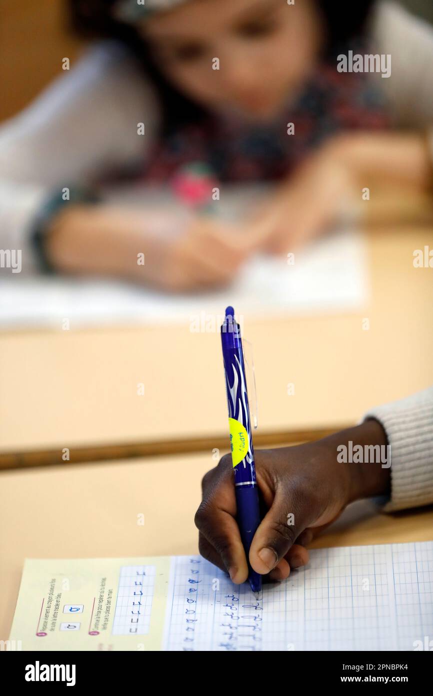 School pupils writing hi-res stock photography and images - Alamy