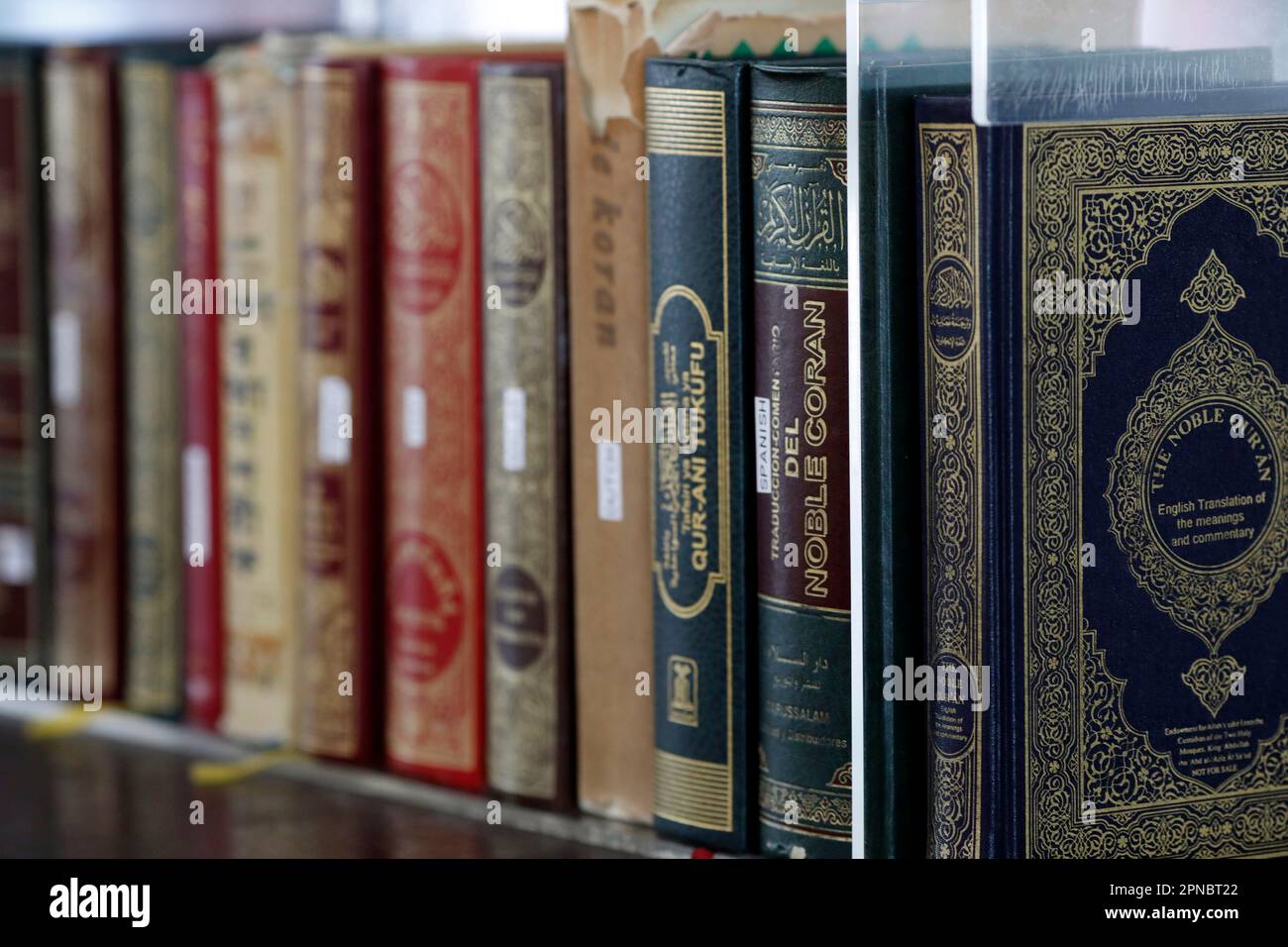 The Sultan Mosque, or Masjid Sultan. A selection of Quran translated in ...