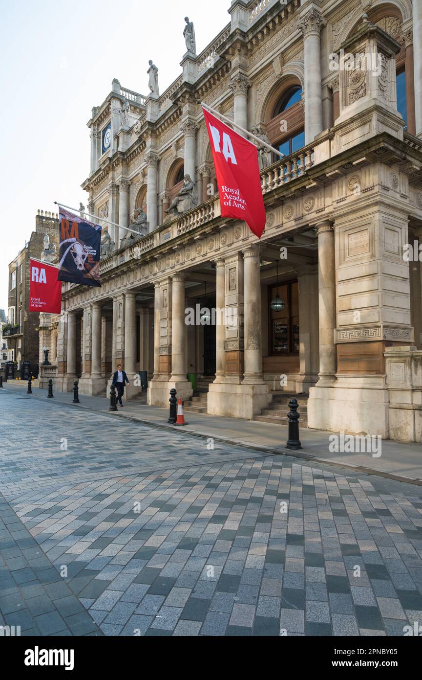 Exterior facade of the Royal Academy of Arts on Burlington Gardens ...