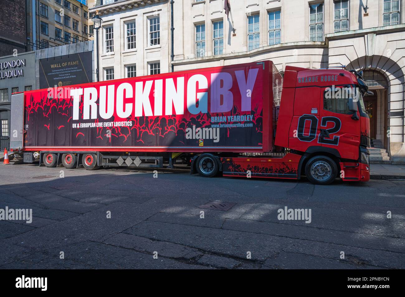 Low ride tractor unit hi-res stock photography and images - Alamy