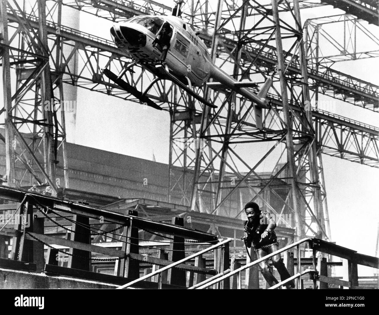 RICHARD ROUNDTREE as John Shaft in SHAFT'S BIG SCORE ! 1972 director ...