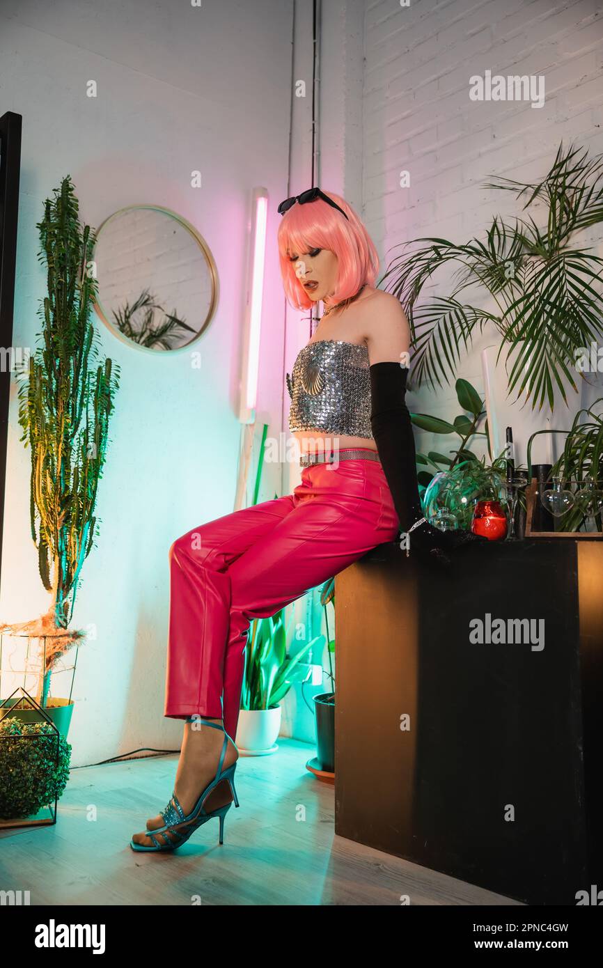 Drag queen legs hi-res stock photography and images - Alamy
