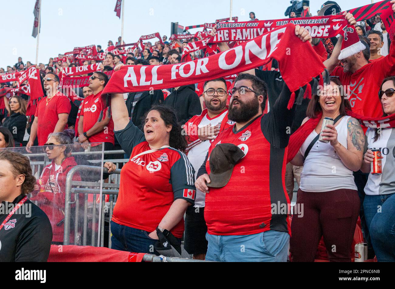 Man u football fan hi-res stock photography and images - Alamy