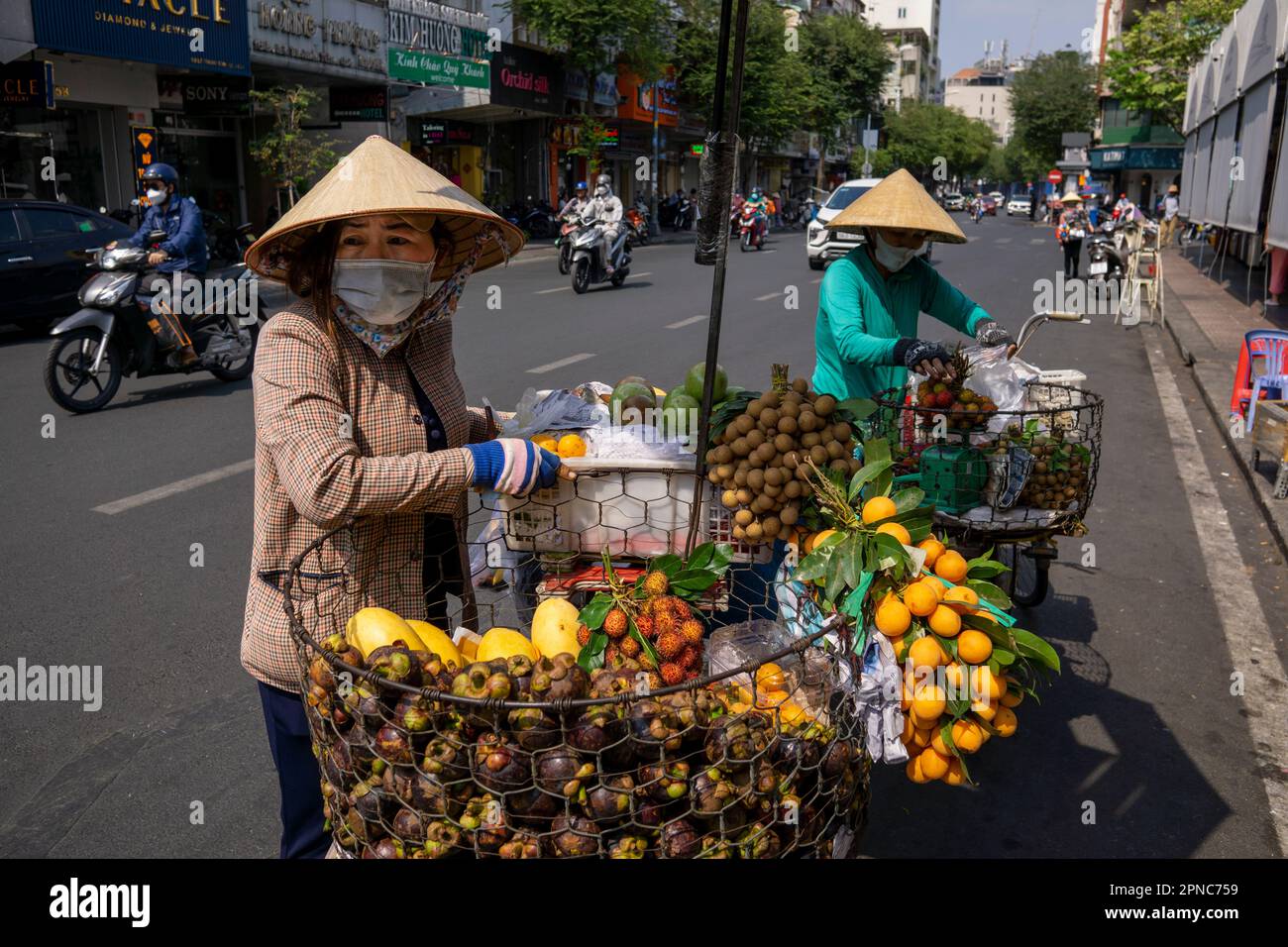 Busy city streets hi-res stock photography and images - Alamy