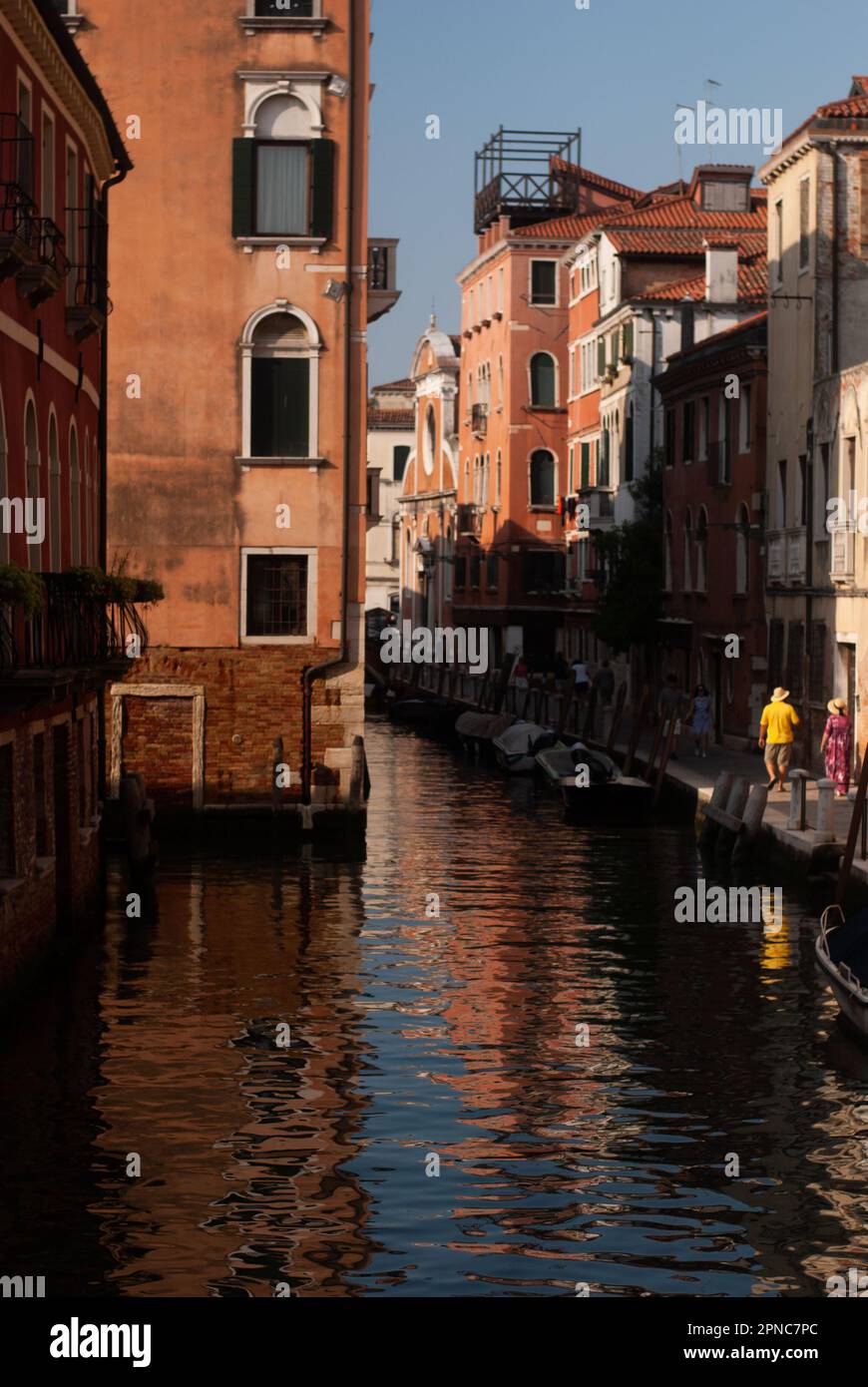 Water under buildings hi-res stock photography and images - Alamy