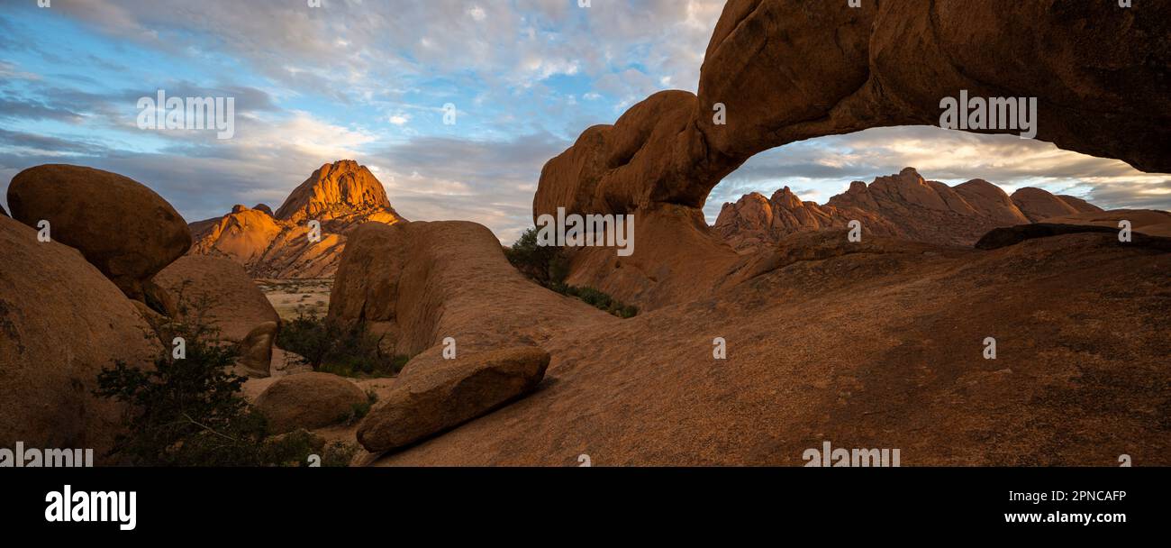 Rock arch at the spitzkoppe hi-res stock photography and images - Alamy