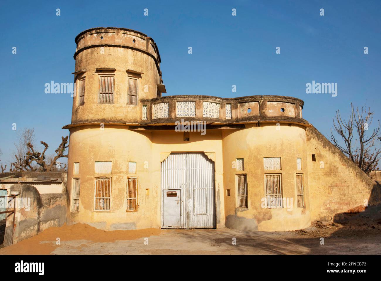 Old haveli in Godu Ka Baas, near Mandawa, Shekhawati, Rajasthan, India ...