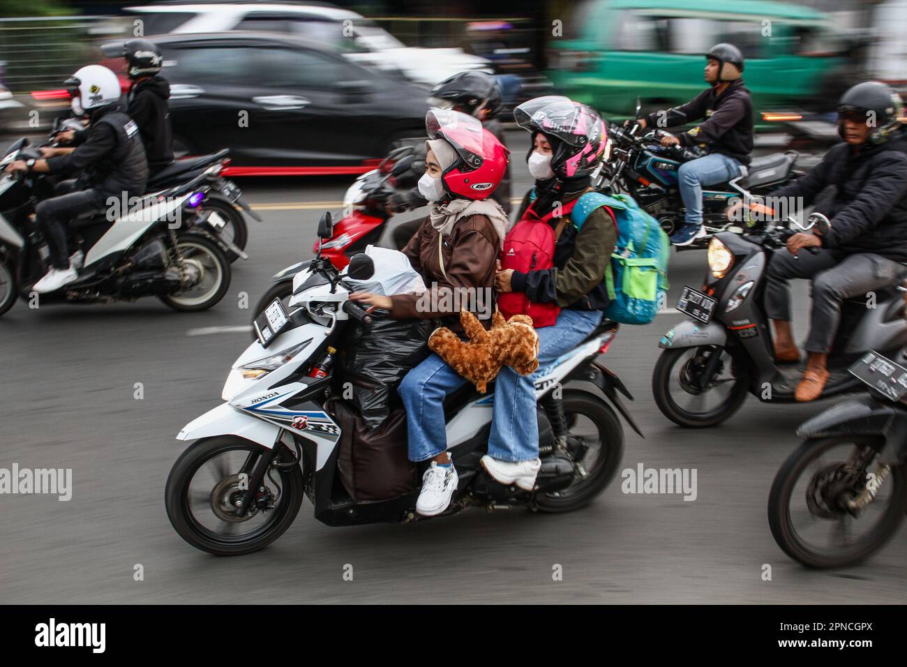 Bandung, West Java, Indonesia. 18th Apr, 2023. A traffic jam as people ...