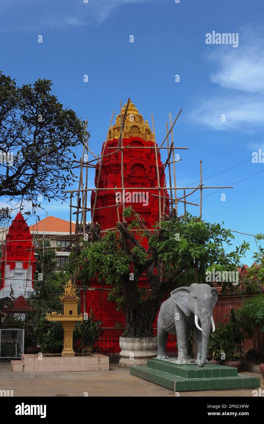 Wat Ounalom Monastery in Phnom Penh, Cambodia 2016 Stock Photo - Alamy