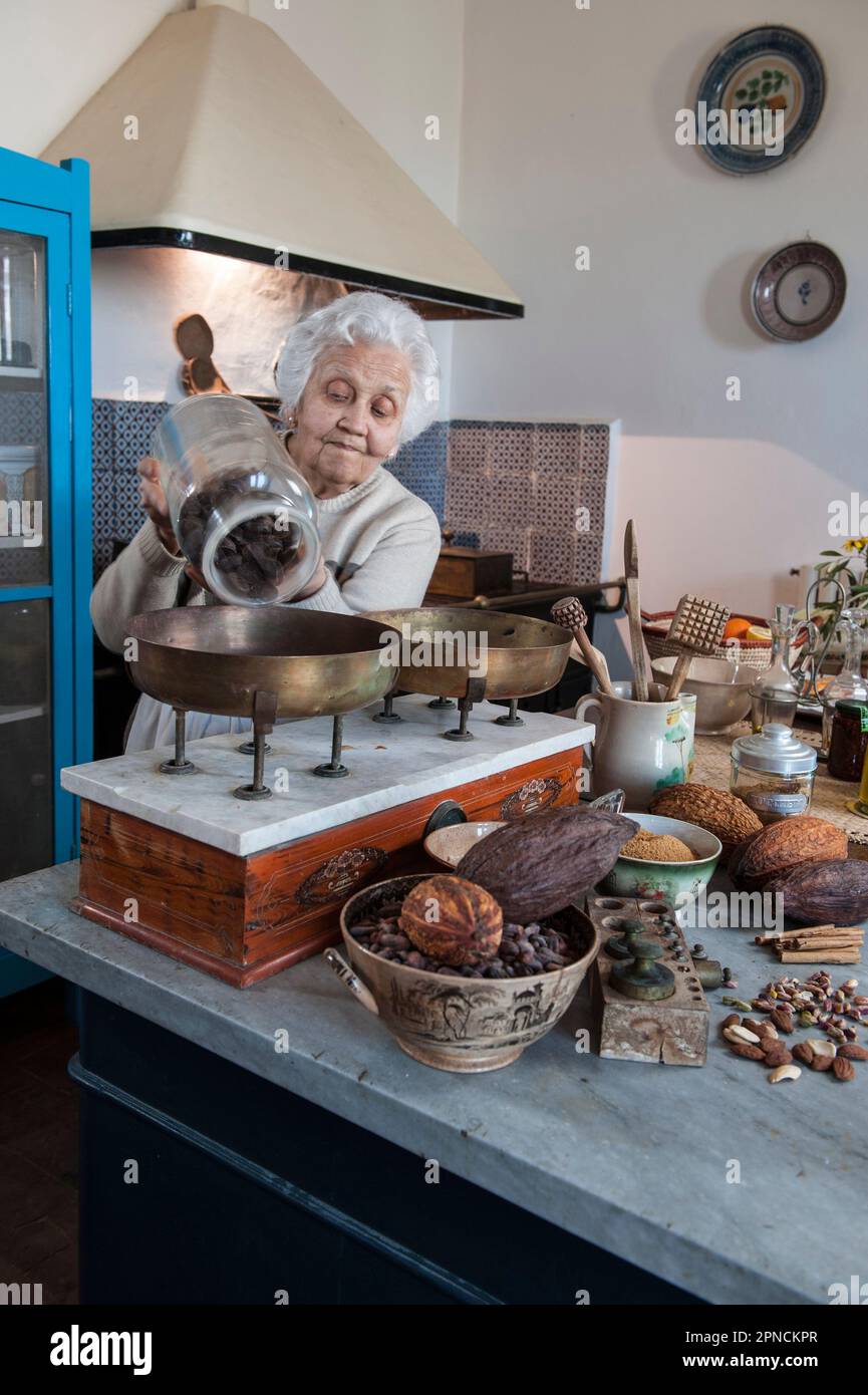Domestic processing of chocolate according to the Modican tradition ...