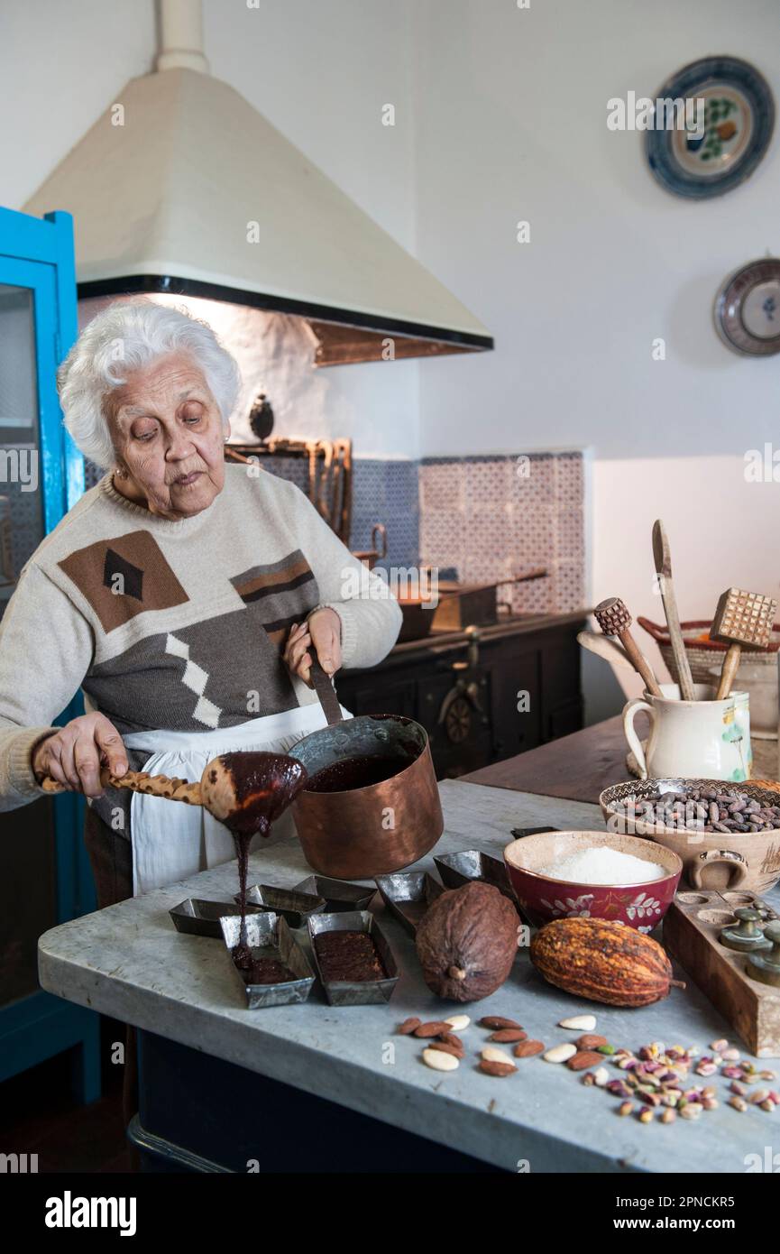 Domestic processing of chocolate according to the Modican tradition ...