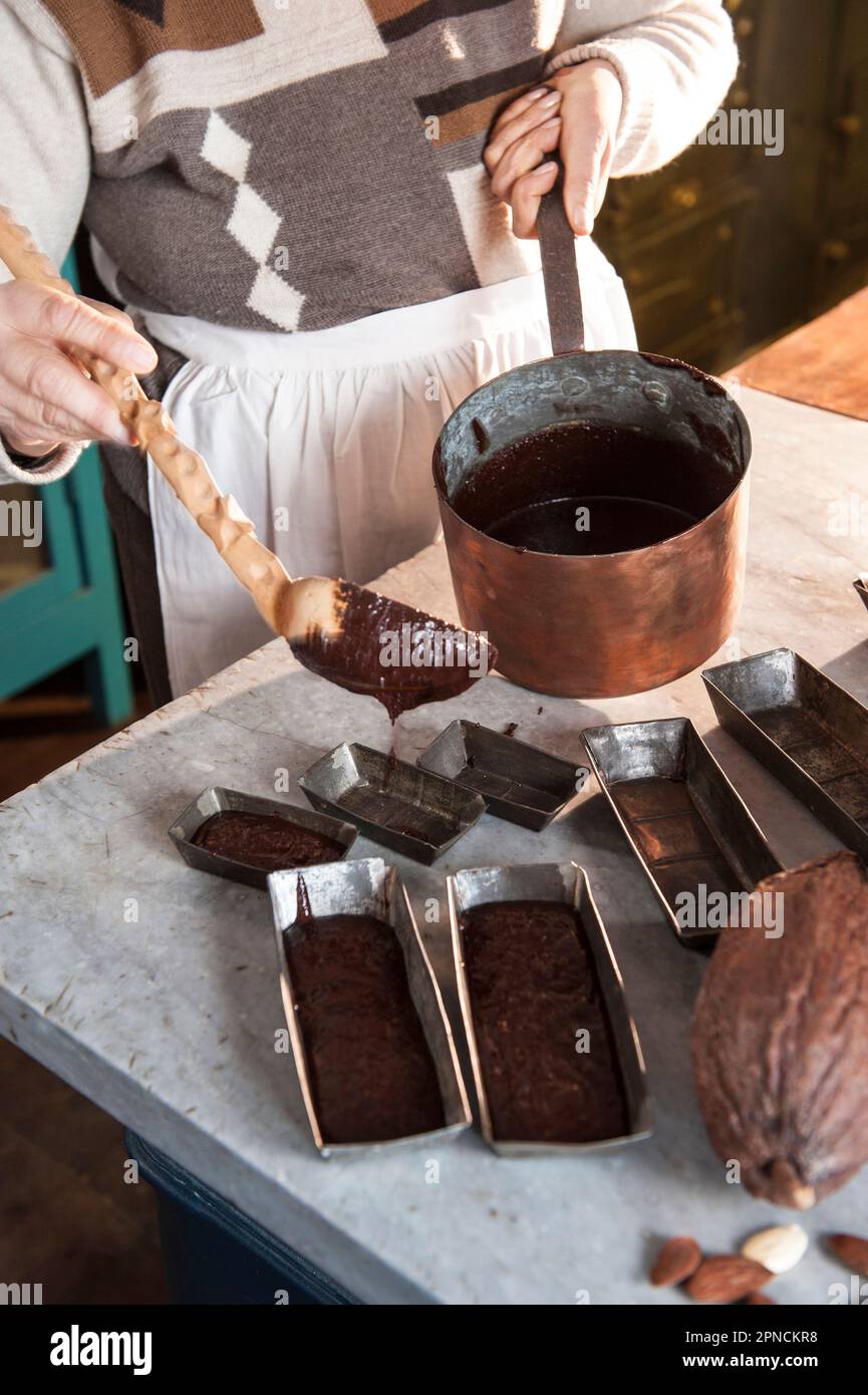 Domestic processing of chocolate according to the Modican tradition ...