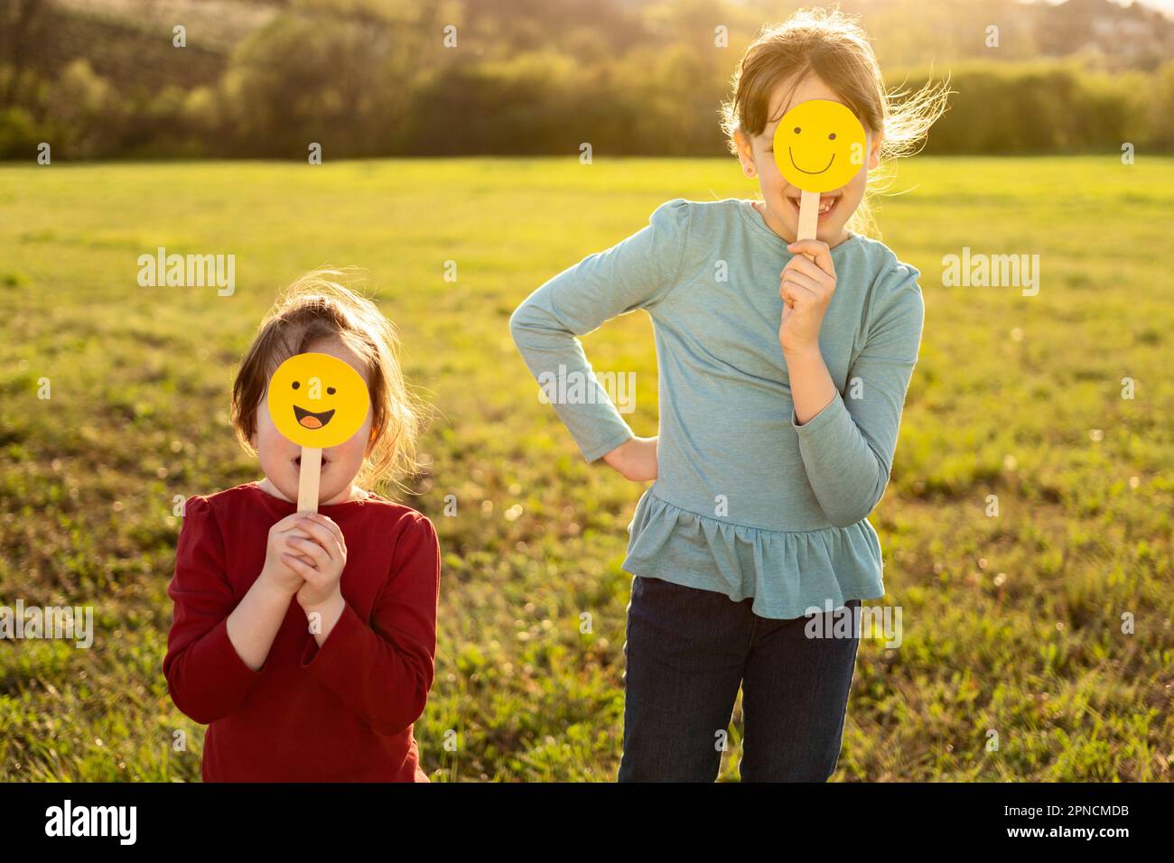 Cartoon emoji emoticon smiley face hi-res stock photography and images ...