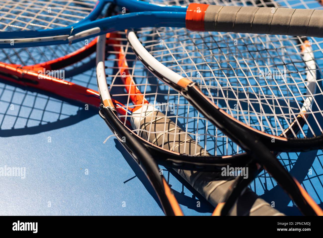 broken tennis rackets on clay tennis court Stock Photo - Alamy